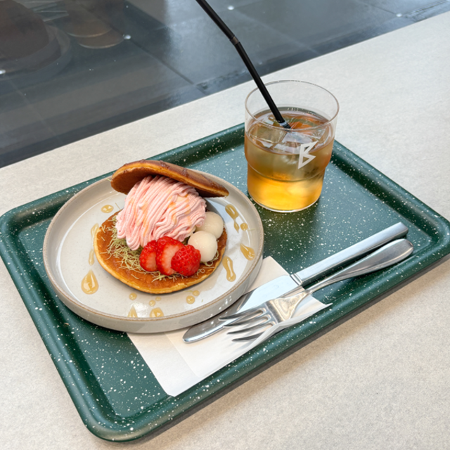 東京駅の穴場カフェみつけた！新幹線の旅行や高速バスのスキマ時間にちょうどいい。「BUG Cafe」は作業もOK - LOCARI（ロカリ）