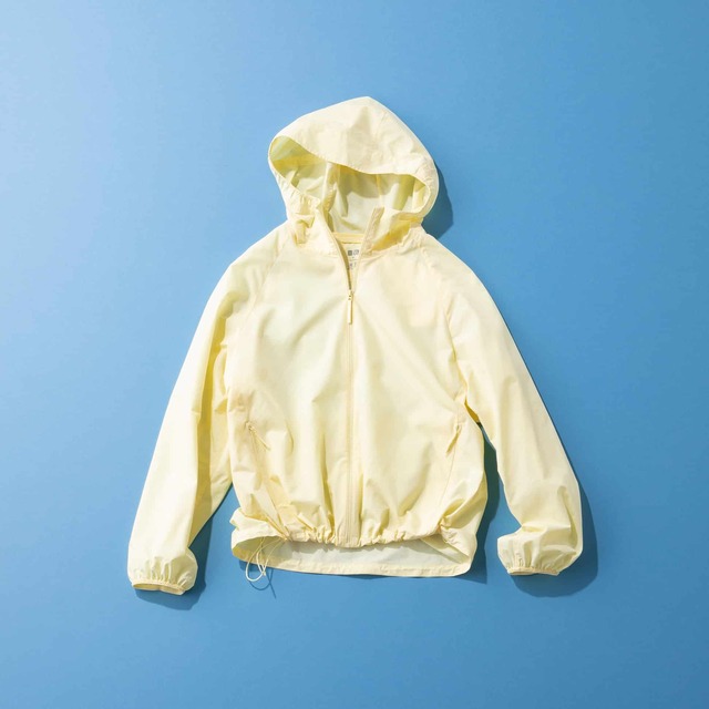 写真 (1枚目) - [40代向け「ユニクロ」アイテム3選！]撥水・UV・ドライ機能で快適！梅雨のお悩み解消 - LOCARI（ロカリ）