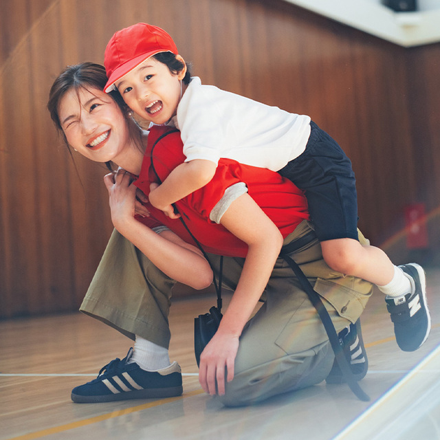 写真 (5枚目) - 運動会ママの[スニーカーコーデ7選]大人のキレイめカジュアルで好感度UP - LOCARI（ロカリ）