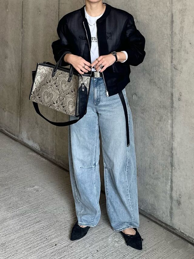 写真 (2枚目) - 気温22℃、あなたは上着を羽織る派？脱ぐ派？暑がり・寒がり別 “リアル体感”コーデ集 - LOCARI（ロカリ）