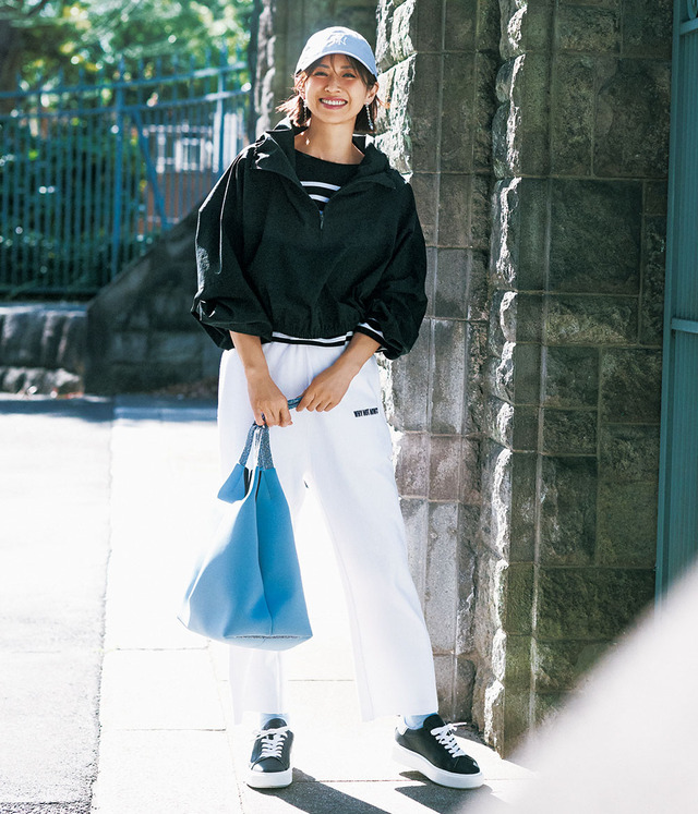 写真 (5枚目) - 最高の相性！40代50代の[スウェットパンツ×スニーカーコーデ6選] - LOCARI（ロカリ）