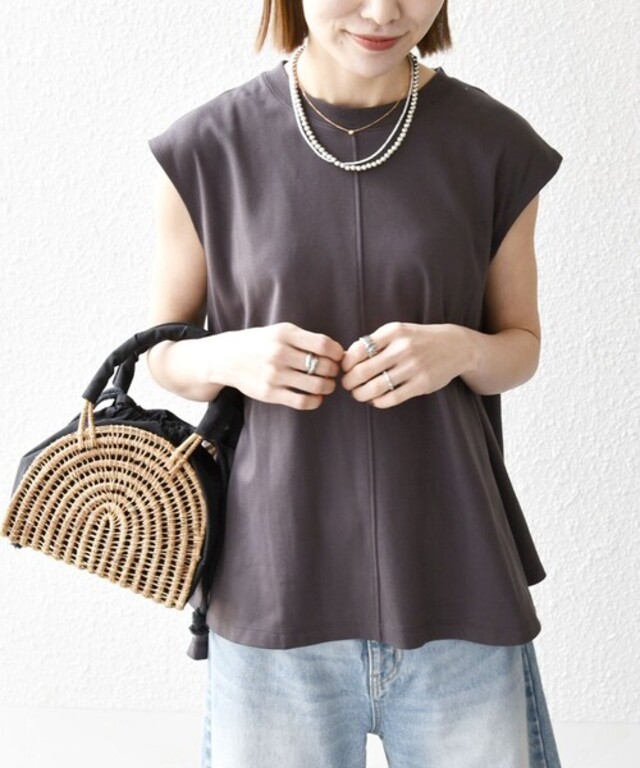 写真 (5枚目) - ぽっこりお腹も気にせずOK！“インしなくてもキマる”トップスで夏を乗り切る - LOCARI（ロカリ）