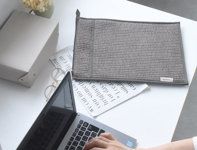 写真 (1枚目) - 「ボンモマン」人気ヌビ風シリーズからPCケース&ワイヤーポーチが新登場！ - LOCARI（ロカリ）