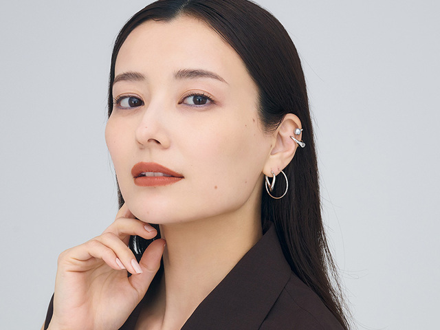 写真 (6枚目) - [1万円台〜]“パール”が主役なら品よく盛れる！耳元の重ねづけ3選 - LOCARI（ロカリ）