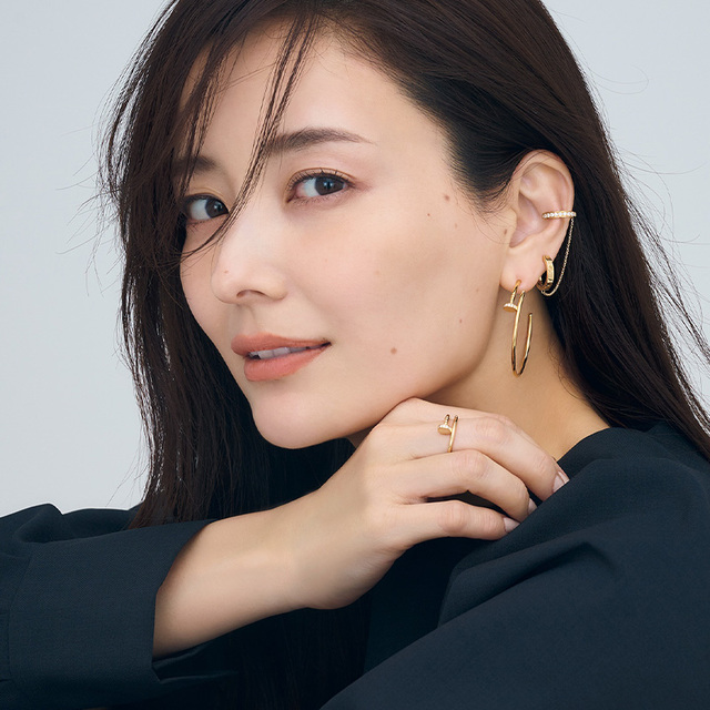 写真 (2枚目) - [シャネル、カルティエetc.]春夏オシャレに映える「最旬ピアス＆イヤーカフ」10選 - LOCARI（ロカリ）