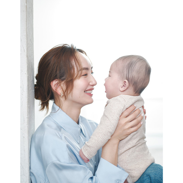 写真 (2枚目) - 辻元舞さんがVERY復帰！3児ママの“頑張りすぎない”最新美容を大公開 - LOCARI（ロカリ）