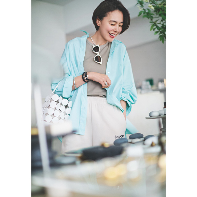 写真 (3枚目) - [送迎、通勤etc.]“アイロン不要”トップスが最強！忙しママの日常コーデ4選 - LOCARI（ロカリ）