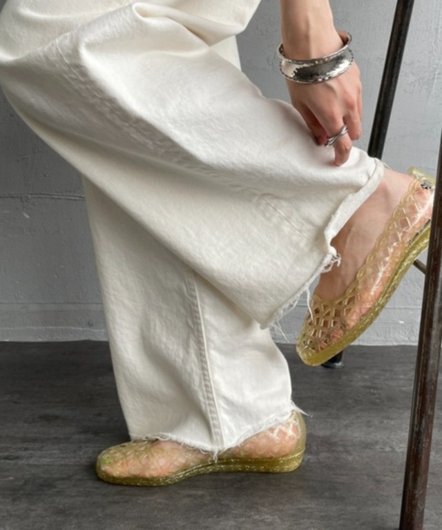 写真 (9枚目) - 濡れてもへっちゃら！服になじむ「大人の雨の日サンダル」10選 - LOCARI（ロカリ）