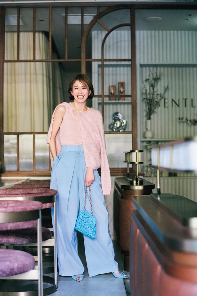 写真 (1枚目) - [気温28℃からのコーデ]すでに暑い6月を快適にすごす40代のオシャレ！＜6選＞ - LOCARI（ロカリ）