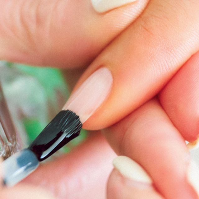 写真 (9枚目) - [垢抜けネイルでNo.1]トレンド！自然と肌に馴染む『血色感カラー』って？ - LOCARI（ロカリ）