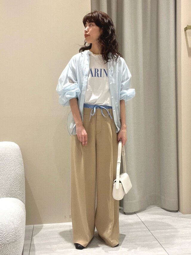 写真 (4枚目) - 「白T」の褒められコーデって？センスが光るレイヤード＆小物使いテク11選 - LOCARI（ロカリ）