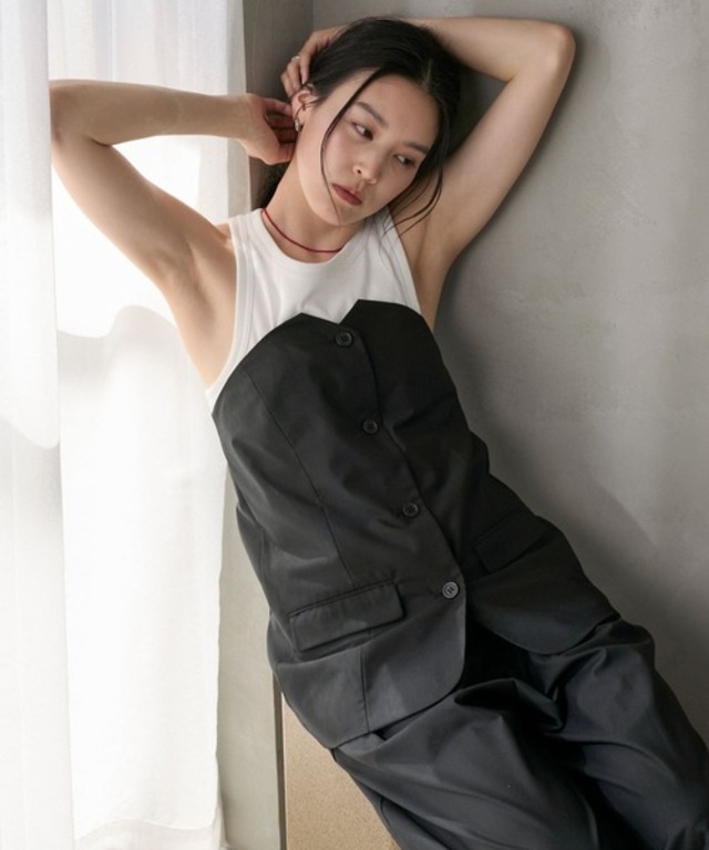 写真 (3枚目) - 【2025夏】覚えて損なし！白Tを即オシャレに変える“魔法のプラスワン”を教えて！ - LOCARI（ロカリ）