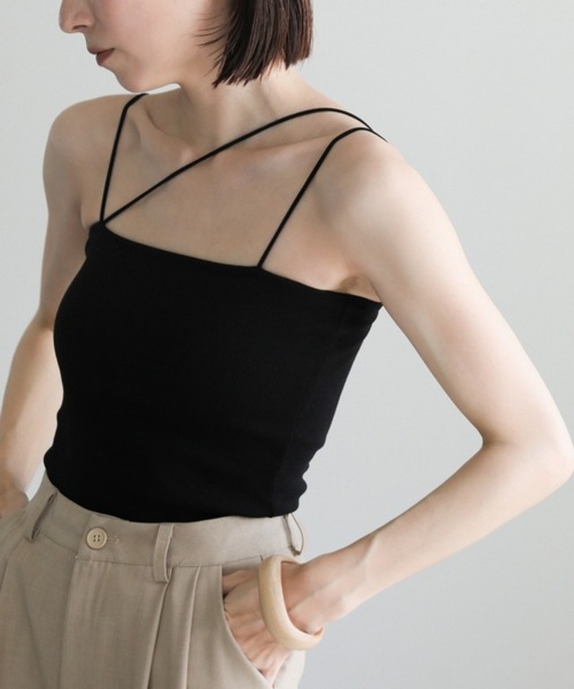 写真 (5枚目) - コーデが見違える！2025夏の“垢抜けキャミソール”LIST - LOCARI（ロカリ）