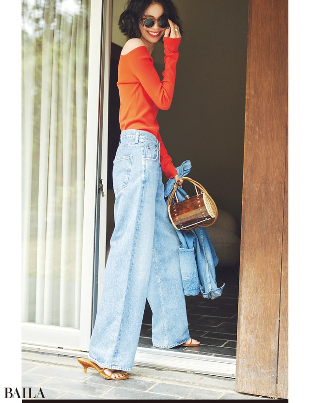 写真 (2枚目) - [夏のデニムコーデ4選]おしゃれな大人はこの夏、フレンチシックにデニムを楽しむ！ - LOCARI（ロカリ）