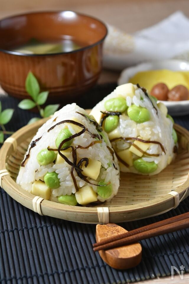 写真 (5枚目) - 常備すれば時短に！チンして食べられる「冷凍おにぎり」16選 - LOCARI（ロカリ）