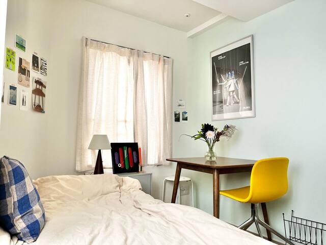 写真 (16枚目) - 25〜37㎡の空間をポップに飾る。色使いが魅力的なインテリア3選 - LOCARI（ロカリ）