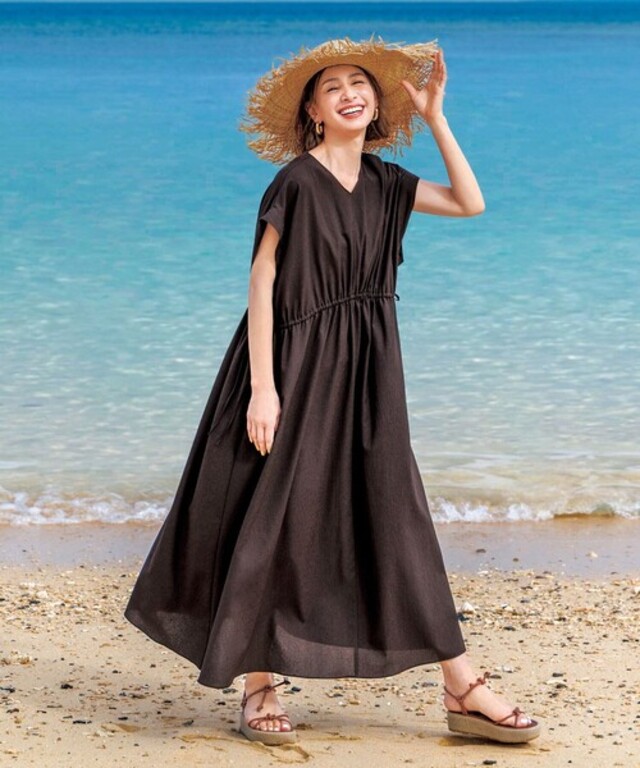 写真 (3枚目) - 【2025夏】そのお悩み、解決できます！“夏のあるある”に効く大人の服選びQ&A - LOCARI（ロカリ）