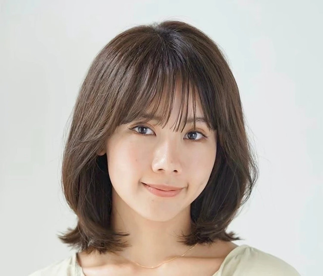 写真 (1枚目) - [ミディアム・30代～40代大人の髪型]夏のトレンドへア！くびれミディ - LOCARI（ロカリ）