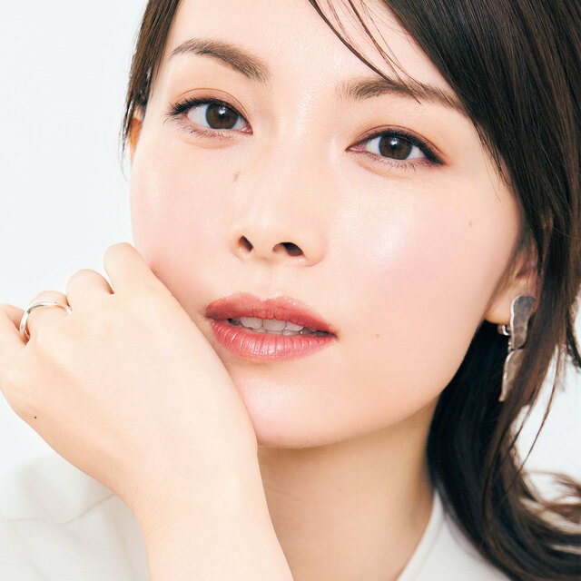 写真 (1枚目) - [ドンキで買える]美容のプロも絶賛「目元アイテム」の女優顔に近づくテクニックとは？ - LOCARI（ロカリ）