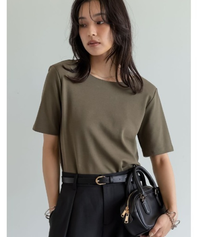 写真 (3枚目) - 晩夏に映える即戦力！オータムカラーの「プレフォール服」12選 - LOCARI（ロカリ）