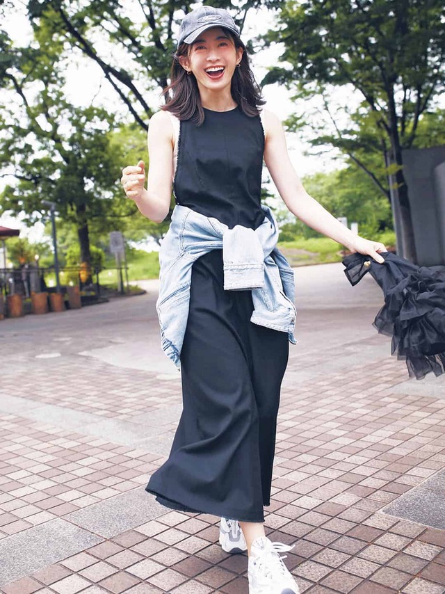 写真 (3枚目) - [シンプル黒ワンピ着回し]小物と羽織りで夏から秋まで、カジュアルから夜飲みまで！ - LOCARI（ロカリ）