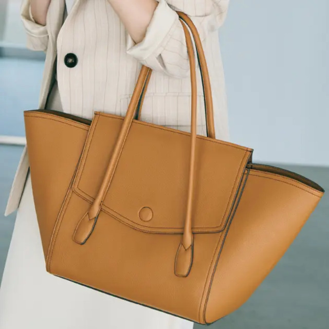 [最高にちょうどいい通勤トートバッグ10選]PC、A4が入っておしゃれで軽くて肩かけもOKなバッグを厳選 - LOCARI（ロカリ）