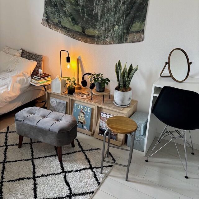 小さなお部屋でも使いやすい家具が揃う7.5畳。一人暮らしの1Kインテリア [私らしく暮らす] - LOCARI（ロカリ）