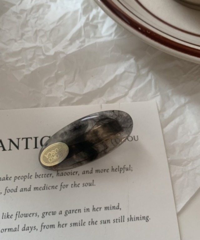 写真 (13枚目) - つけるだけで秋顔に♡今取り入れたい「ベロア＆べっ甲ヘアアクセ」12選 - LOCARI（ロカリ）