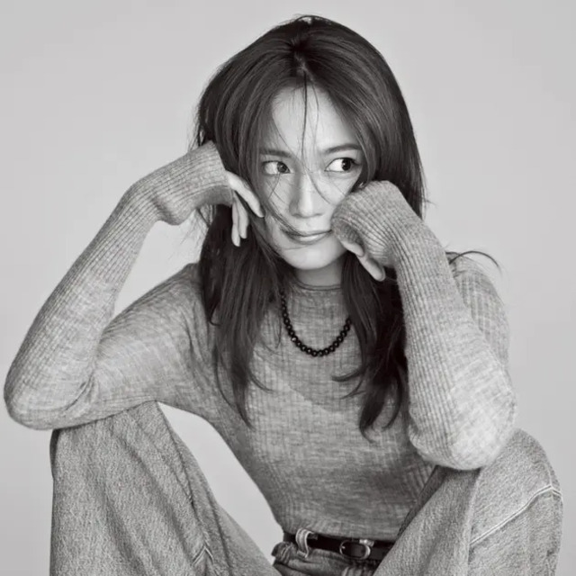 [川口春奈を語る香水]等身大の自分らしいスタイルにまとう、ル ラボの「サンタル 33」 - LOCARI（ロカリ）