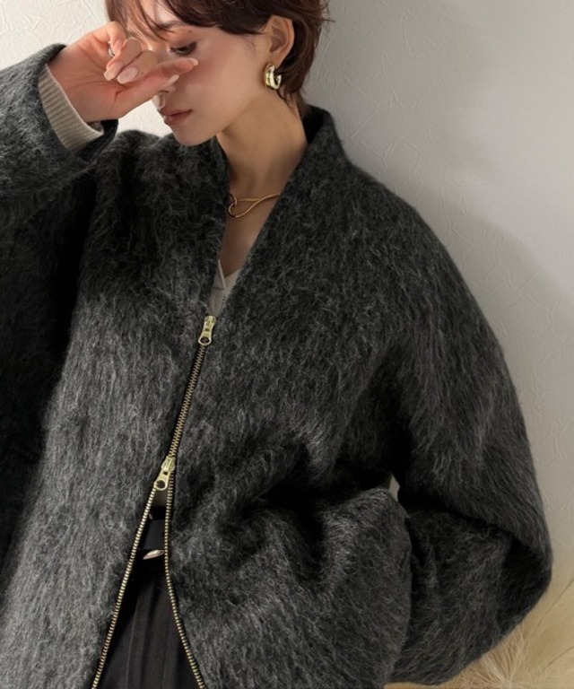 今年の主役アウターはどっち？「ノーカラー vs 襟あり」で見つける理想の一枚♡ - LOCARI（ロカリ）