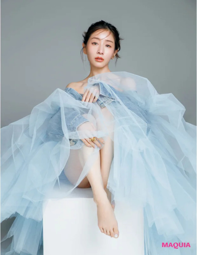 写真 (1枚目) - [田中みな実さん39歳のスキンケアQ＆A]エイジングケアどうしてる？美のこだわりを徹底取材 - LOCARI（ロカリ）