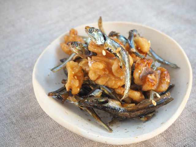 写真 (1枚目) - おせちリメイクvol.2「田作り」のカリッと軽い魅力全開レシピ - LOCARI（ロカリ）