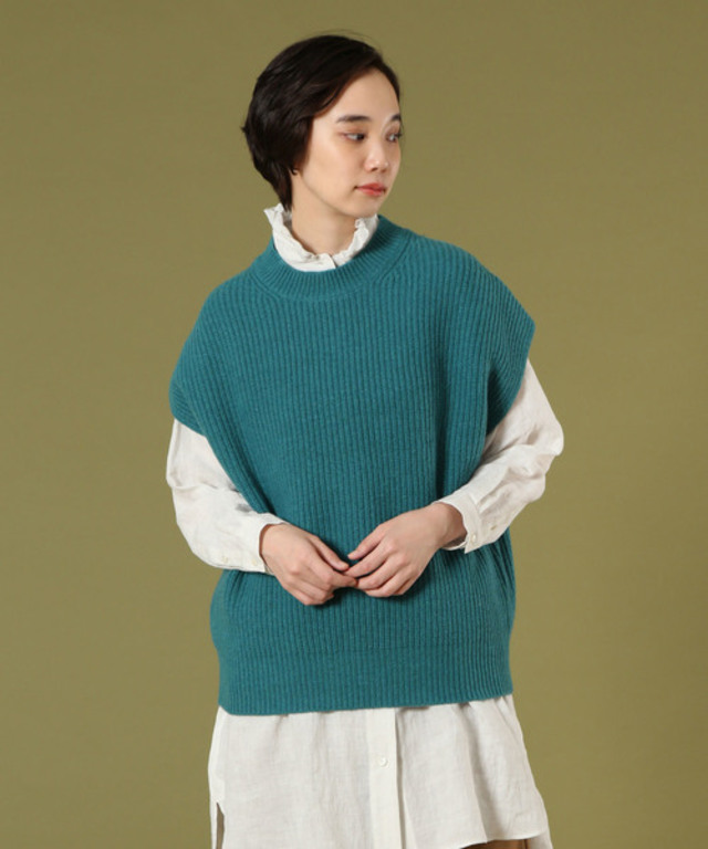 写真 (11枚目) - いつものコーデにプラスしてオシャレ度UP！[ニットベスト]を使った大人の着こなし術 - LOCARI（ロカリ）