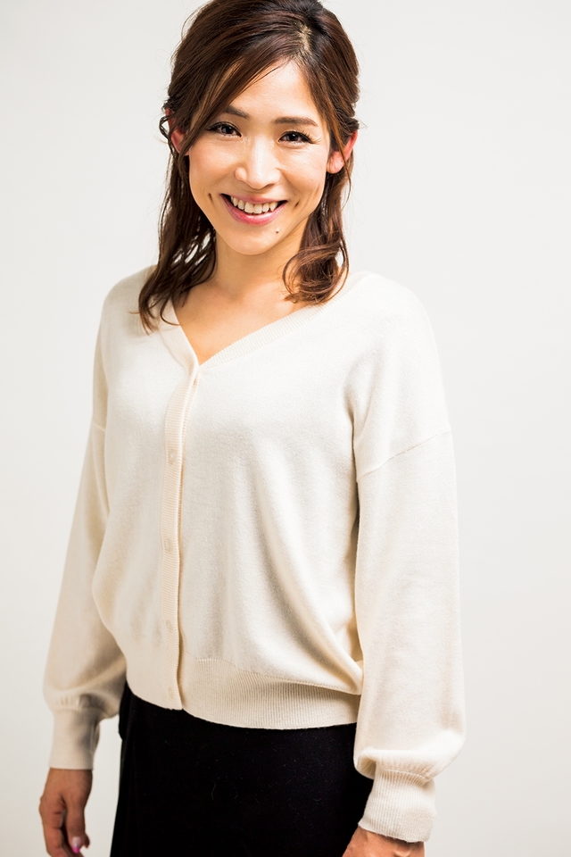 写真 (3枚目) - 太って見えない「白ニット」の選び方♥実際に着てみて比べてみた！ - LOCARI（ロカリ） - LOCARI（ロカリ）