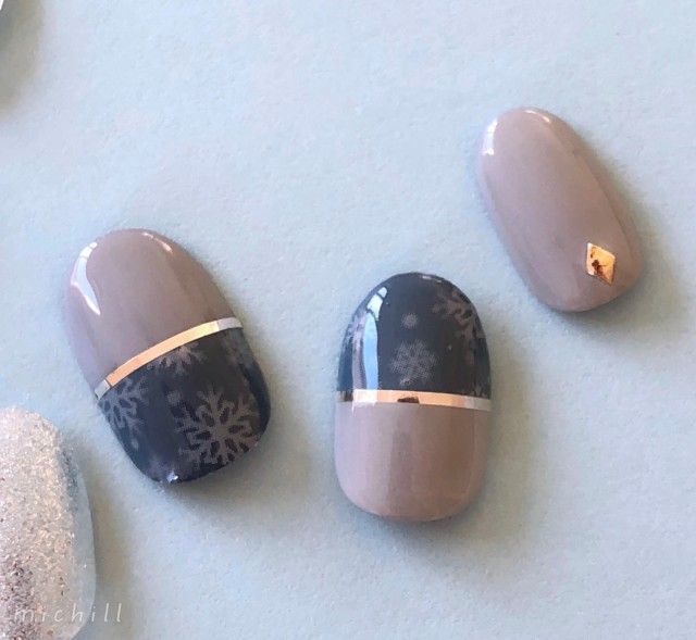 写真 (6枚目) - 爪先に雪景色♪100均ネイルシールでつくる簡単ネイルデザイン - LOCARI（ロカリ）