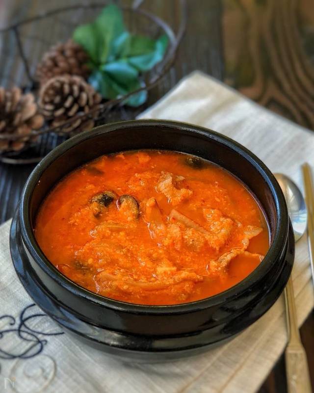 写真 (19枚目) - 豚肉の絶品スープレシピ24選！和風から洋風まで - LOCARI（ロカリ） - LOCARI（ロカリ）