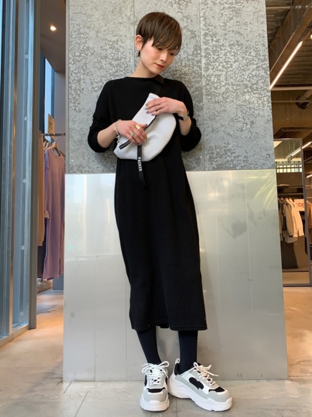 写真 (5枚目) - カジュアルを大人っぽく取り入れたい！30代女子におすすめな《スニーカー》コーデ☆ - LOCARI（ロカリ）