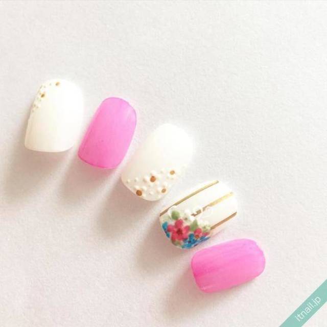 写真 (1枚目) - セルフでも簡単！ラインテープで作るストライプネイル♡ - LOCARI（ロカリ） - LOCARI（ロカリ）