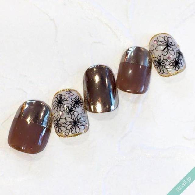 写真 (4枚目) - ブラウン×ミラーネイルで大人カジュアルな指先に - LOCARI（ロカリ） - LOCARI（ロカリ）