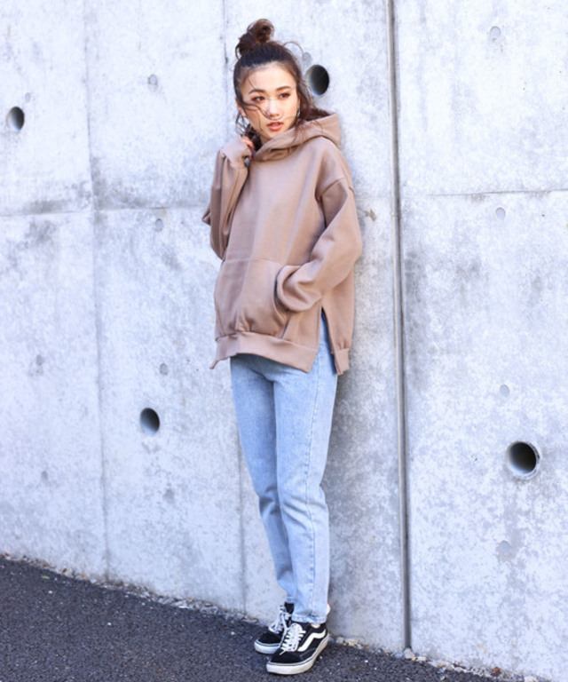 写真 (3枚目) - 春のオフコーデに欲しい！《パーカー》を着こなす大人カジュアルスタイルをCHECK☆ - - LOCARI（ロカリ）