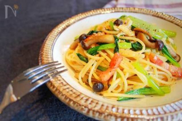 写真 (7枚目) - [味付け別]バリエは無限！きのこを使った和風パスタレシピ10選 - LOCARI（ロカリ） - LOCARI（ロカリ）