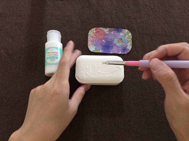 デコパージュ初心者に人気！ダイソー、セリアのデコパ液 - LOCARI（ロカリ）