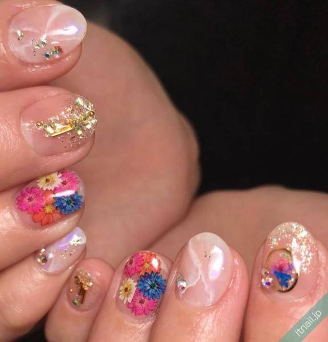 写真 (5枚目) - 春らしさも取り込んで！かわいさ重視のガーリーネイル特集 - LOCARI（ロカリ）