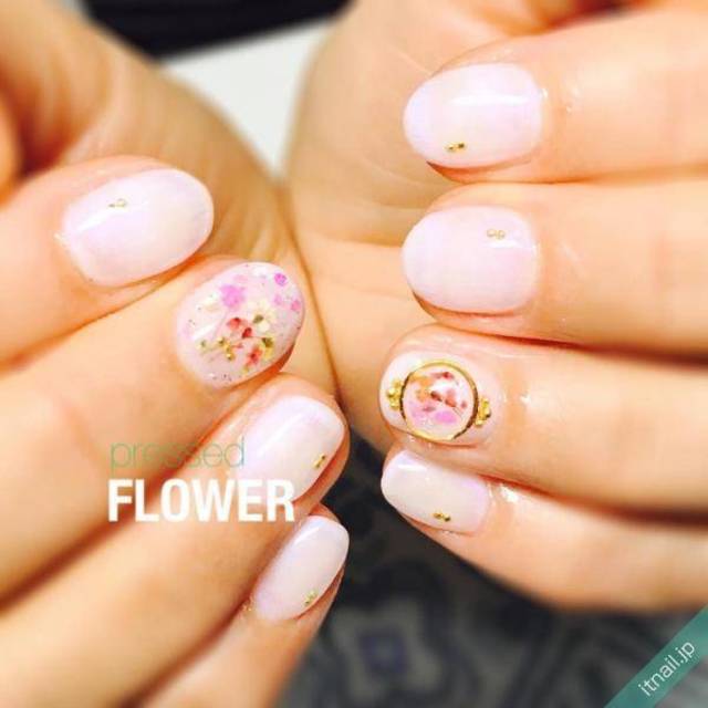 写真 (2枚目) - どのデザインが好き？《ブローチネイル》のデザインバリエ - LOCARI（ロカリ） - LOCARI（ロカリ）