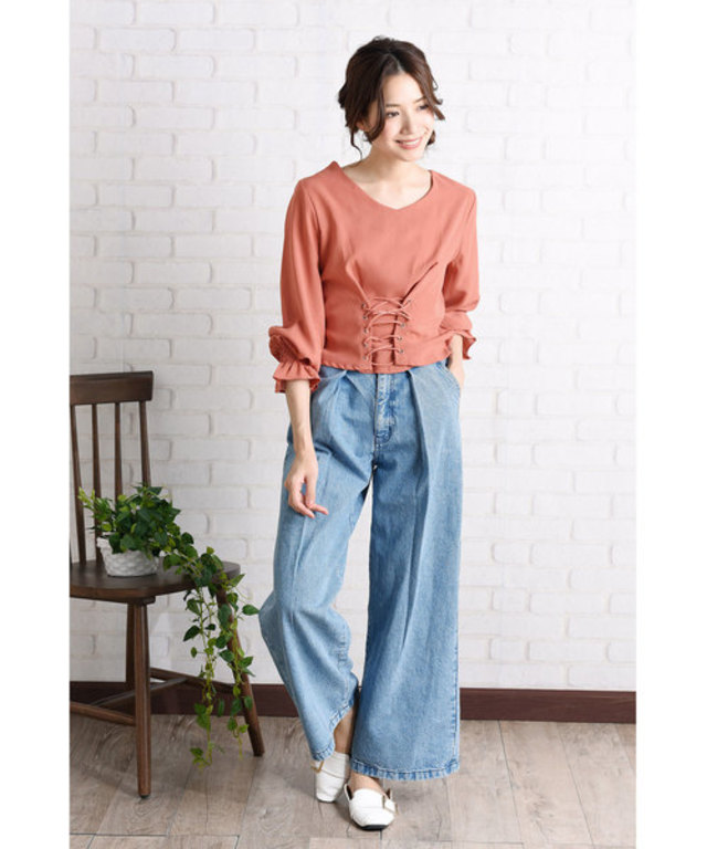 写真 (2枚目) - [ALL￥5,000以下]夏にも楽しめる！爽やかトップスで作る春コーデ特集 - - LOCARI（ロカリ）