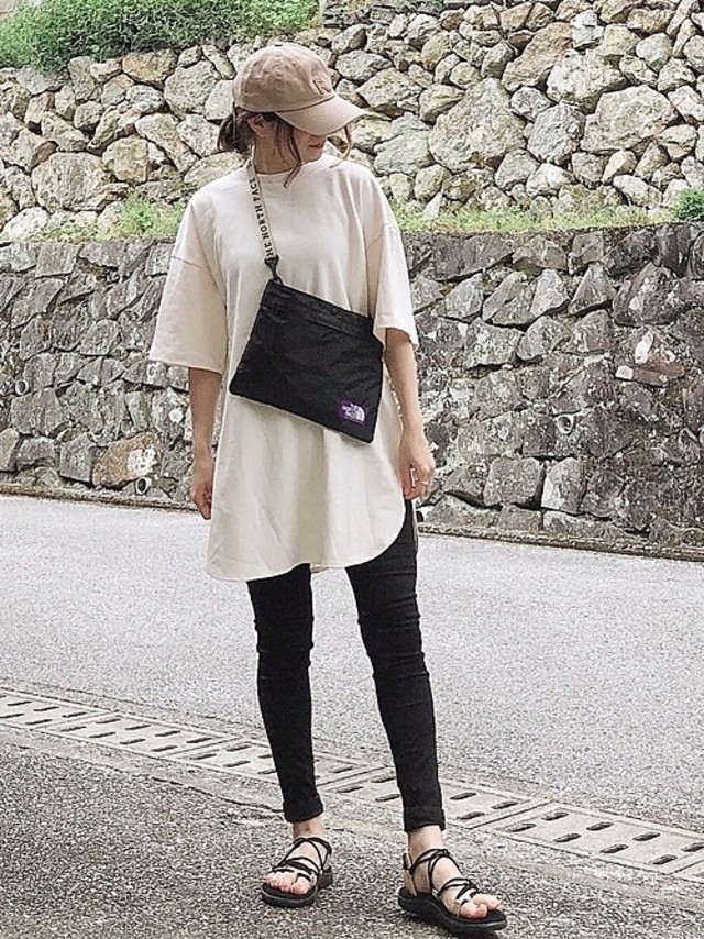 写真 (1枚目) - 1,490円で着回し最強！GU「オーバーサイズT」まだイロチ買いしてないの？最旬コーデ7選 - LOCARI（ロカリ）