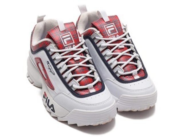 写真 (4枚目) - 大人女性におすすめ！夏に履きたいスニーカー厳選6 - LOCARI（ロカリ） - LOCARI（ロカリ）