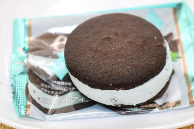 写真 (1枚目) - シャトレーゼから続々登場！ボリューム満点チョコミントアイスが120円 - LOCARI（ロカリ）