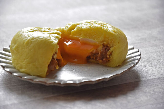 写真 (4枚目) - 半熟たまごがとろり。「招福カレーコーチンまん」は至高のお取り寄せ品 - - LOCARI（ロカリ）