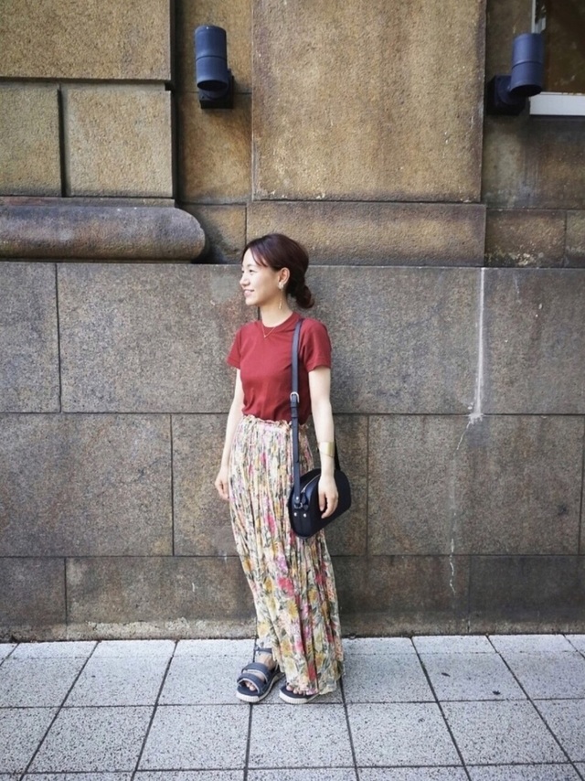 写真 (7枚目) - 全13色揃えました♡カラー別クルーネックTで作る最旬スタイリングBOOK♡ - LOCARI（ロカリ）